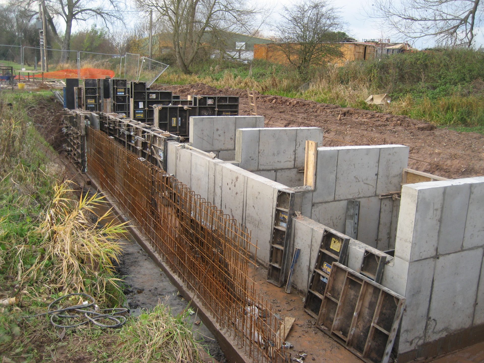 May 2014 - Construction of the Overflow Weir at Aylestone Park nears ...