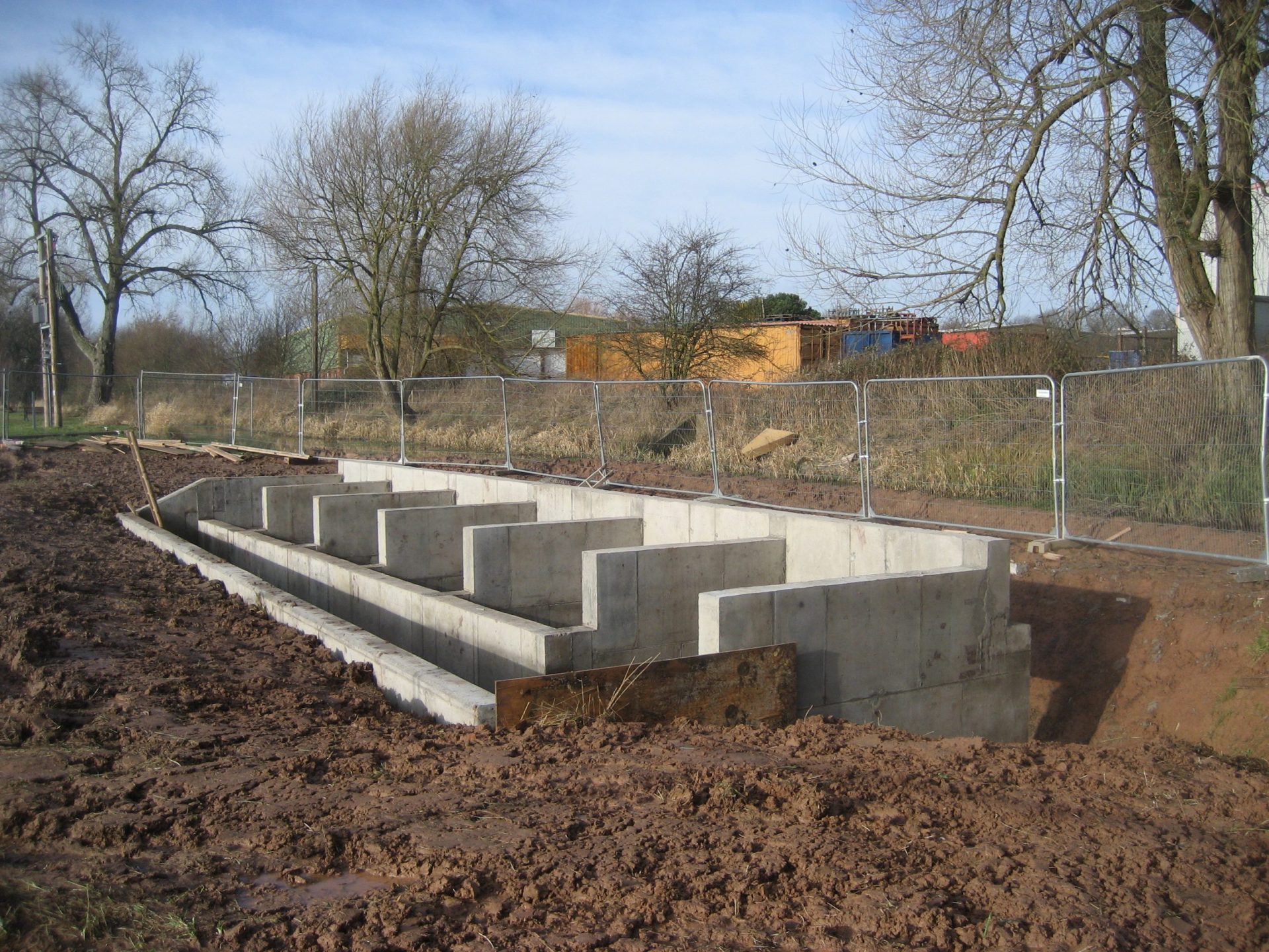 May 2014 - Construction of the Overflow Weir at Aylestone Park nears ...