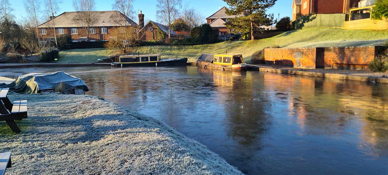 Over and Ice! - Herefordshire and Gloucestershire Canal Trust